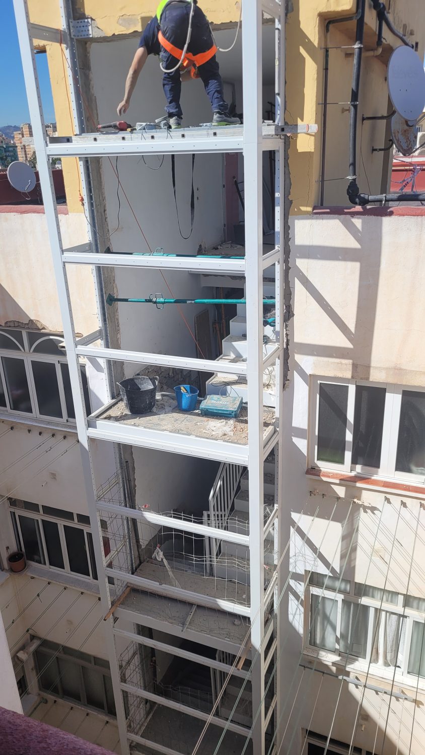 IMPLANTACION ASCENSORES EN EDIFICIOS - PTOC